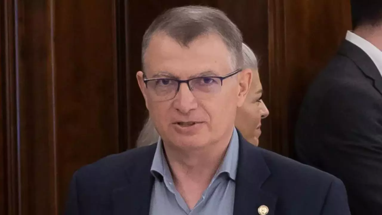 Marius Nistor: Pentru majorarea salarială vorbim şi de director, şi de ...
