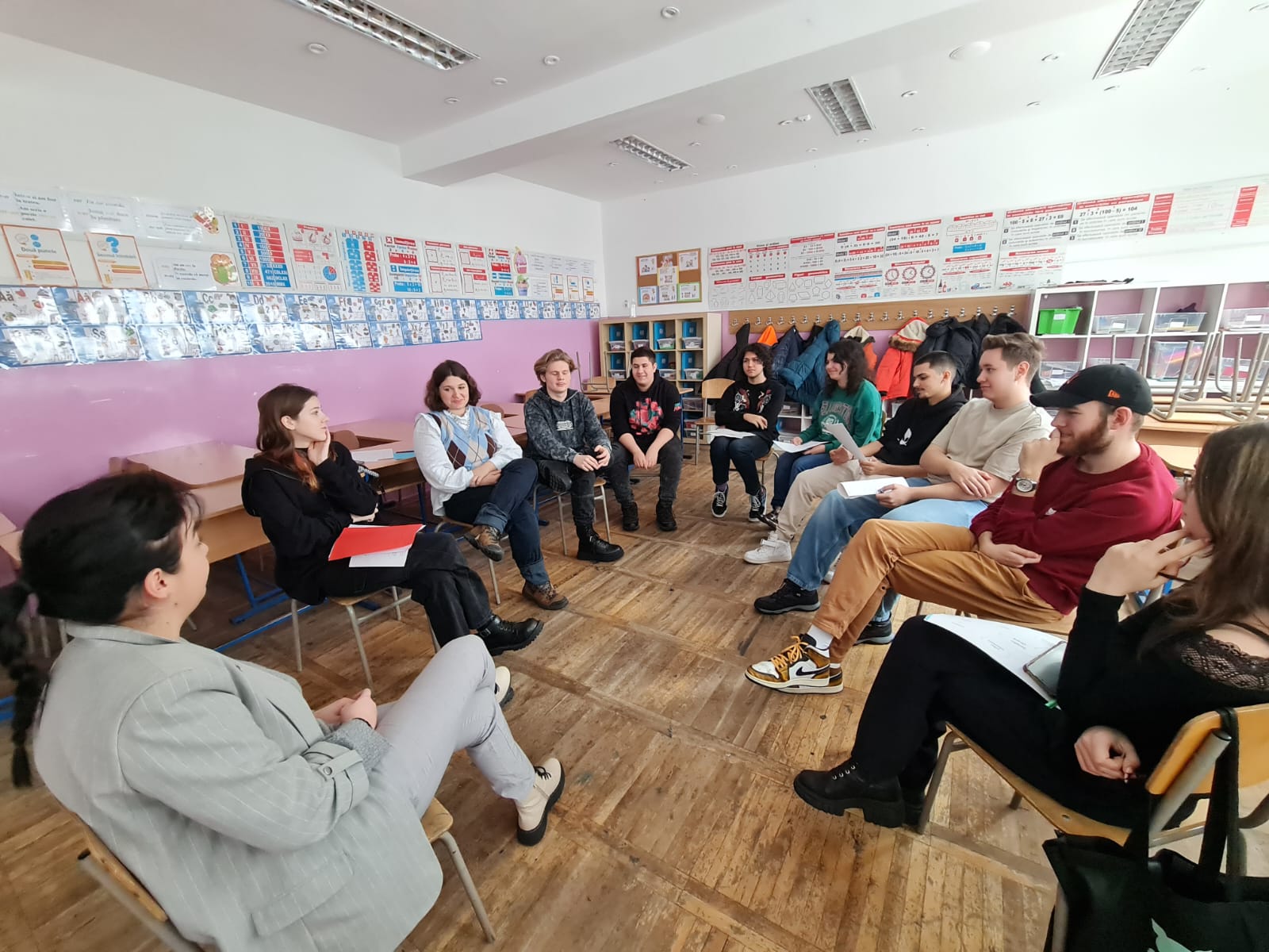 "Vremea campaniilor în care se împart pliante a trecut". Proiect ...