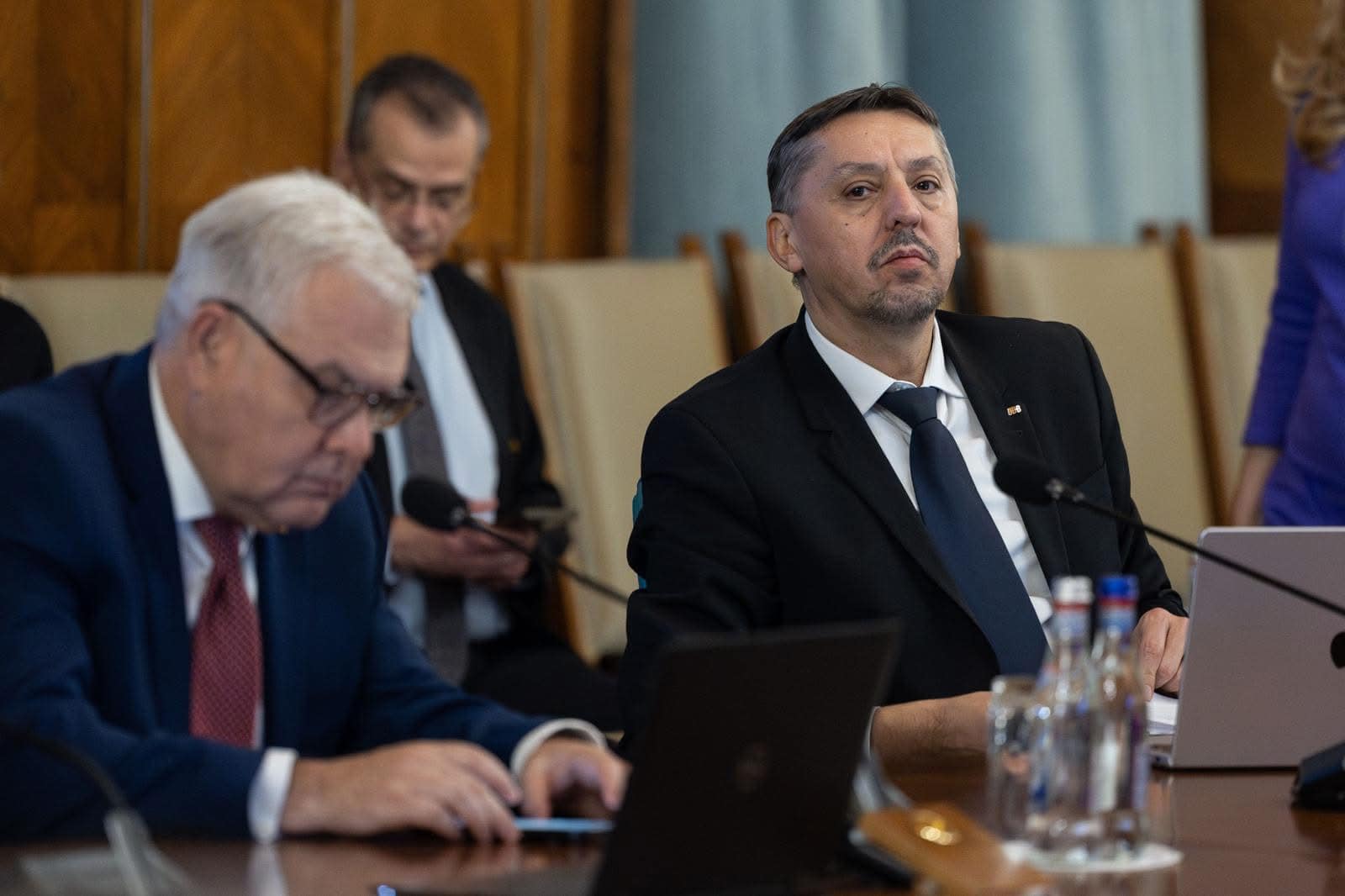 Daniel David: Avem nevoie să gândim foarte bine nivelul de salarizare ...